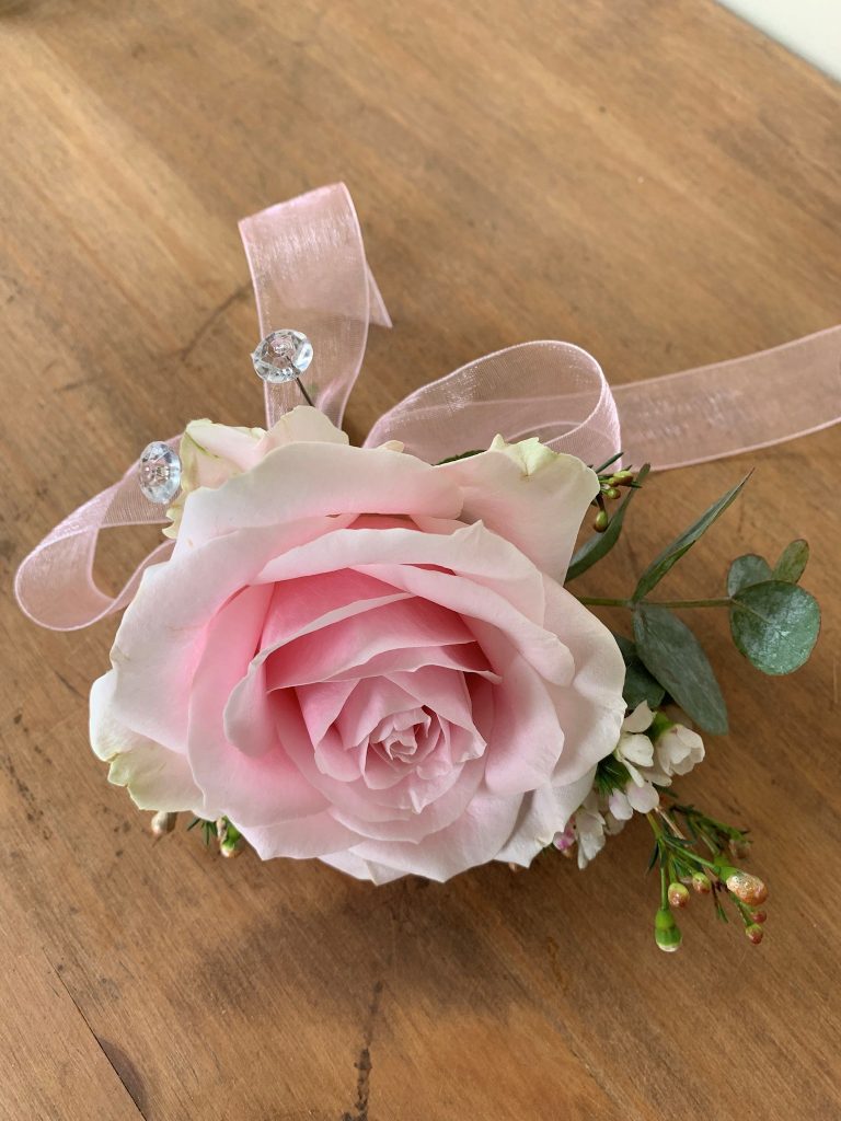 23 Perfect Wedding Buttonholes To Set Off The Groom's Suit | Wedding ...