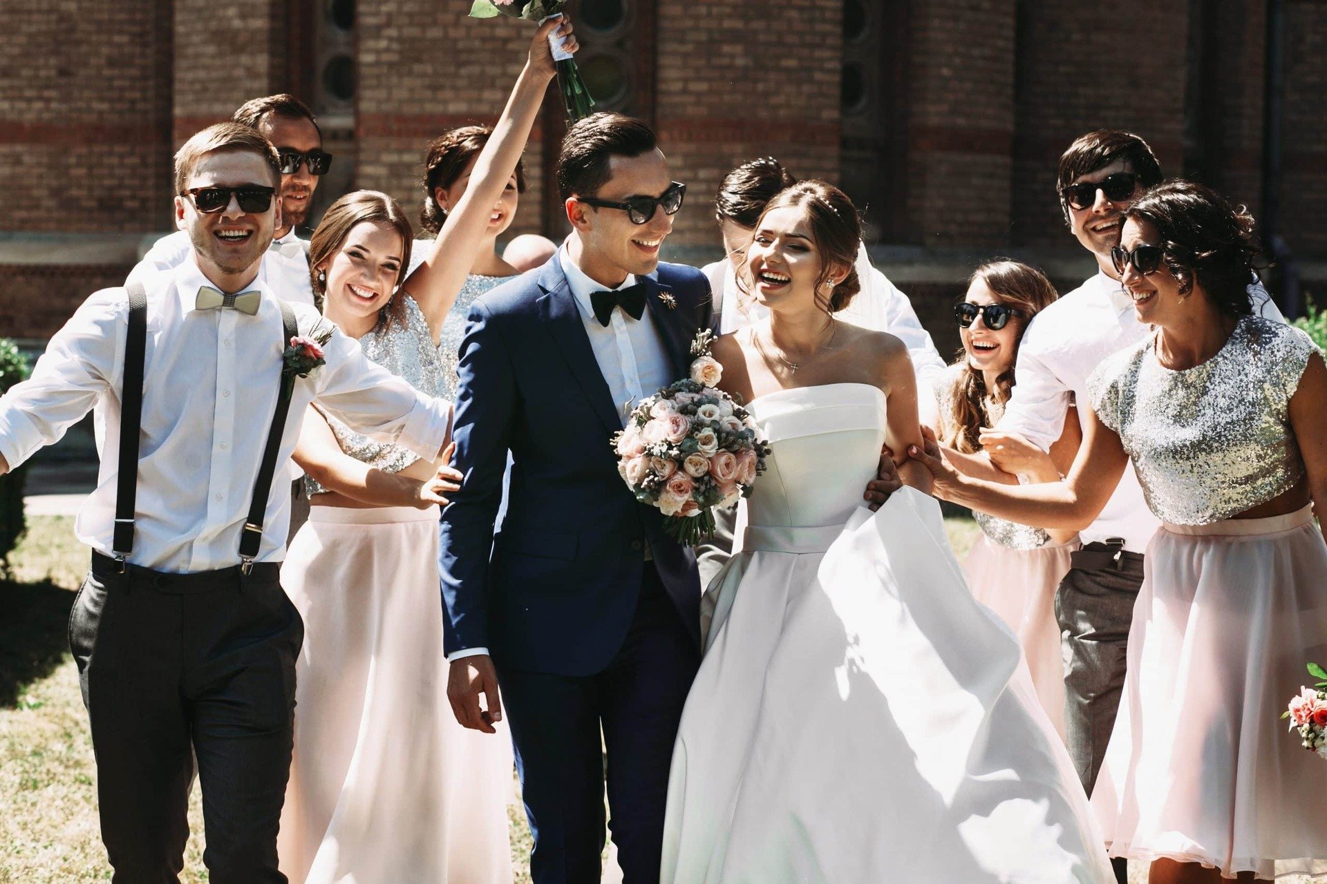 20 Adorable Photographs To Take With Bridal Party | Wedding Journal