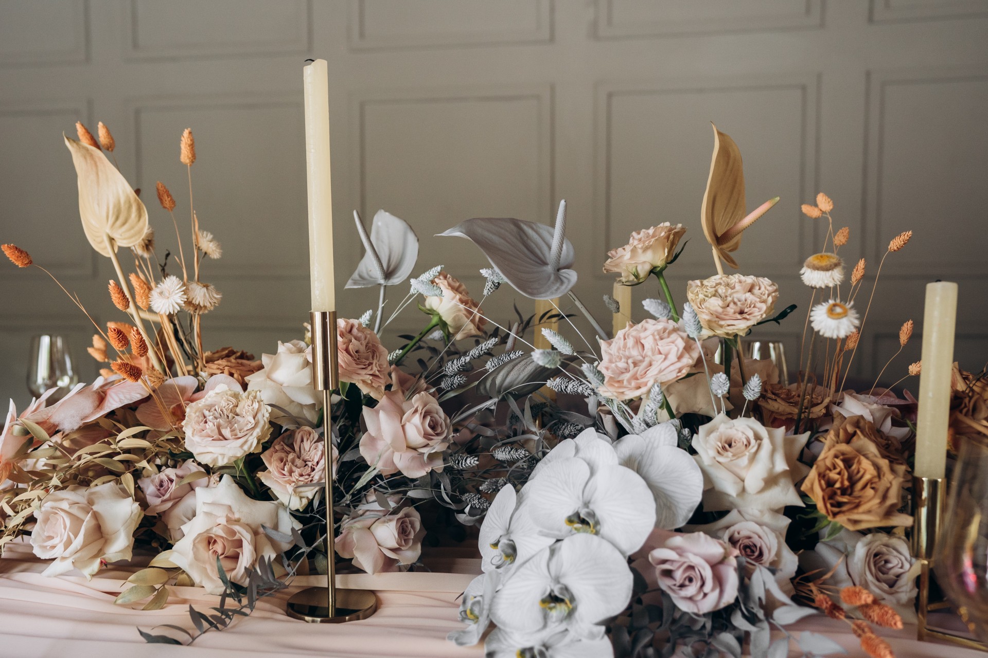 How To Incorporate Mocha Mousse Into Your Wedding! | Wedding Journal